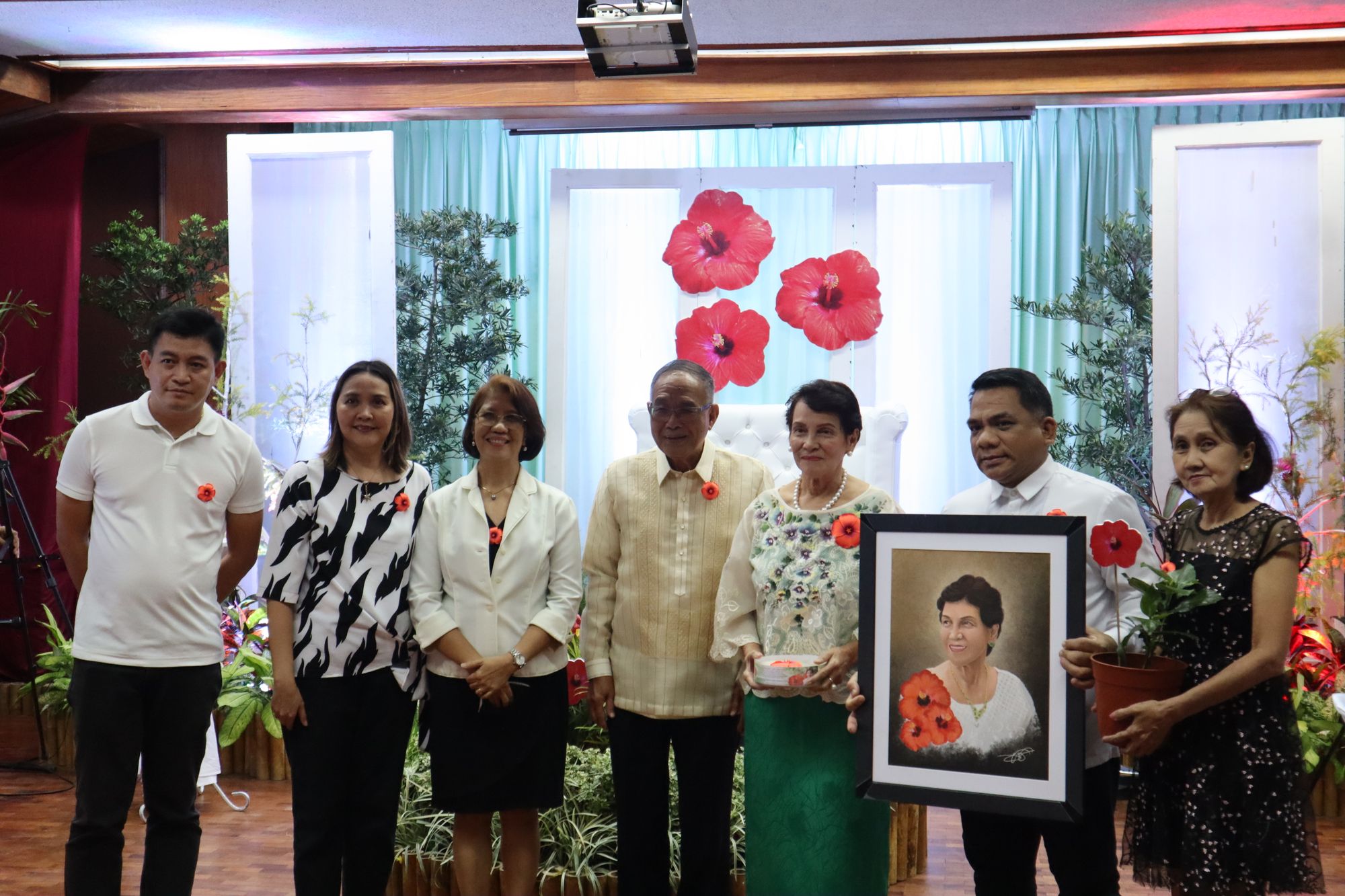 IPB honors Alma L. Javier with a new gumamela hybrid - CAFS IPB IPB honors Alma L. Javier with a new gumamela hybrid - CAFS IPB